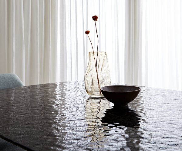 DELIFE Étkezőasztal Edge hajóforma 240x120 domborított üveg füstfekete ...